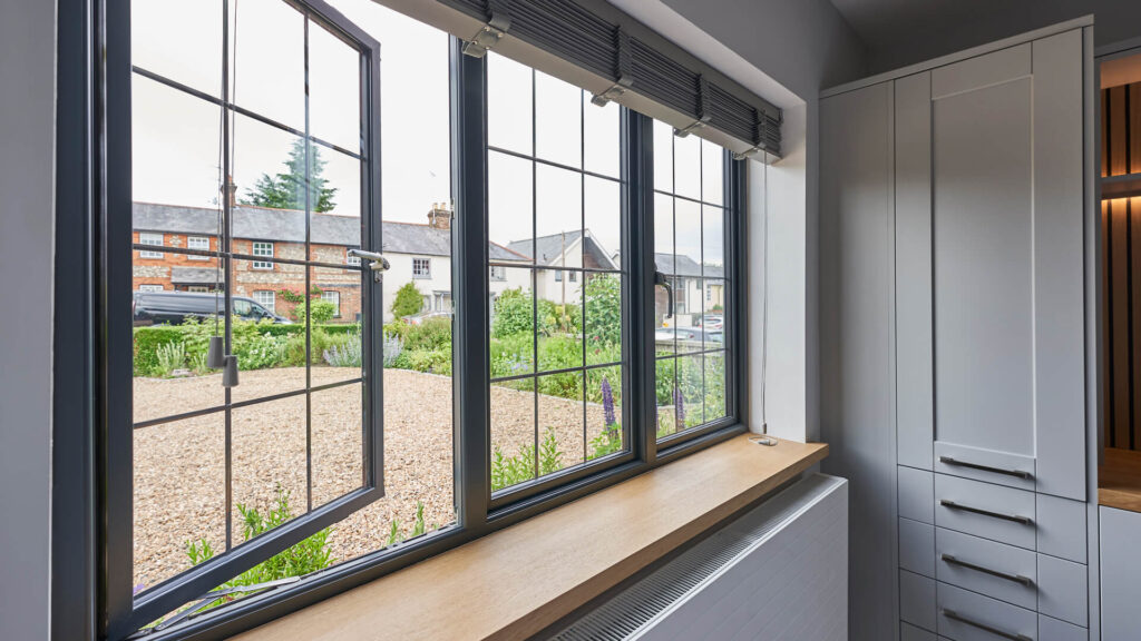 Flush Windows in Anthracite Grey Aluminium from Hazlemere Windows